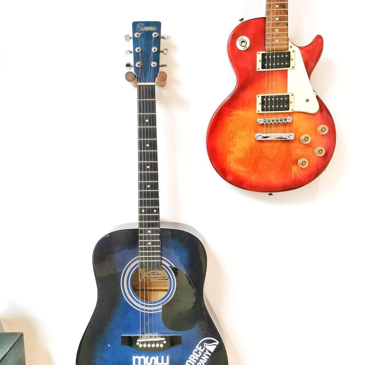 Floating Guitar Holder Wall Mount WALNUT / minimalist simple guitar ra ...