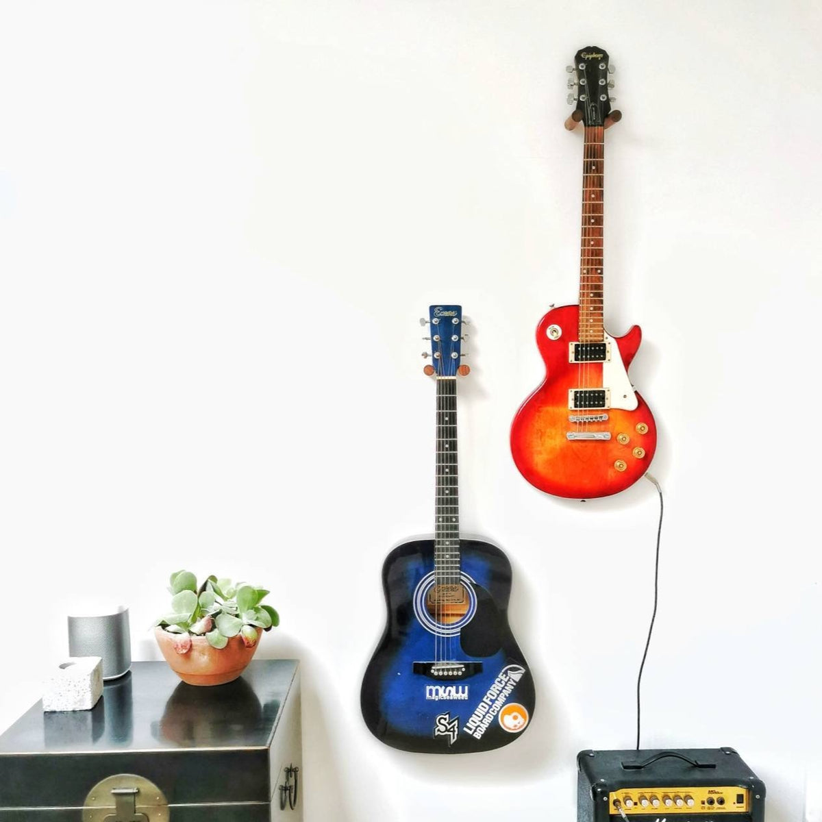 Floating Guitar Holder Wall Mount WALNUT / minimalist simple guitar ra ...